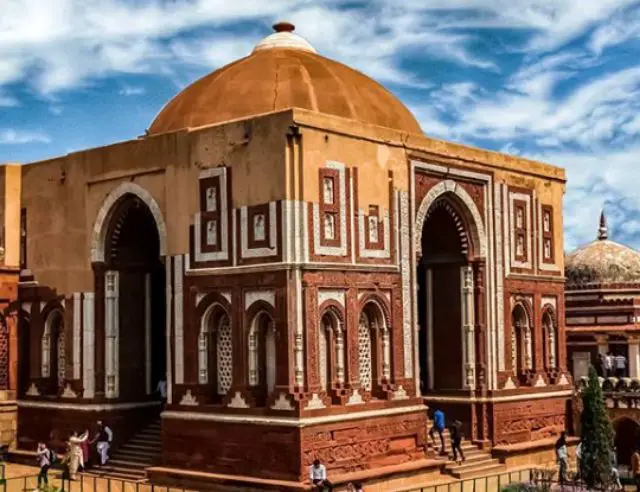 Interesting Facts,History & Architecture of Alai Darwaza