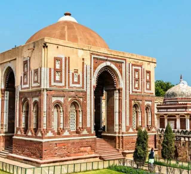 Interesting Facts,History & Architecture of Alai Darwaza